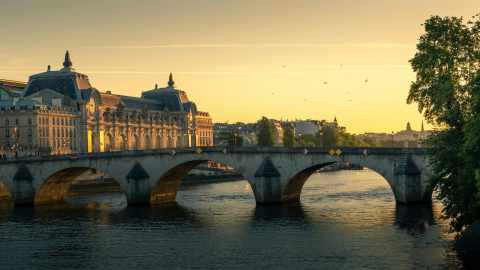 Right Bank vs Left Bank: Which Side of Paris Should You Choose?