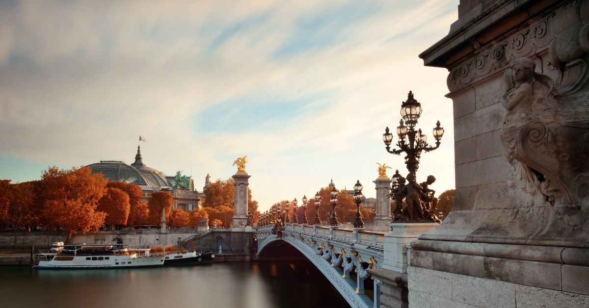 Right Bank vs Left Bank: Which Side of Paris Should You Choose?